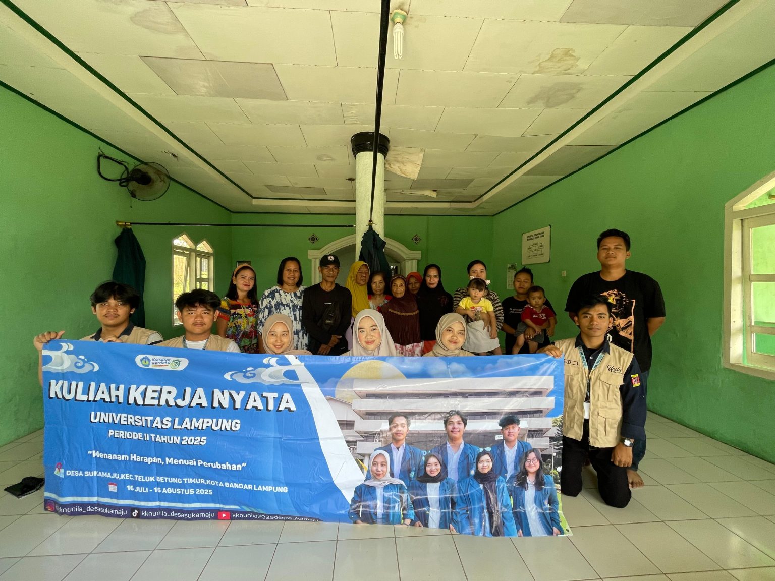 Mahasiswa KKN Unila di Sukamaju Edukasi Pengelolaan Sampah dan Persiapan Demonstrasi Kerajinan ...