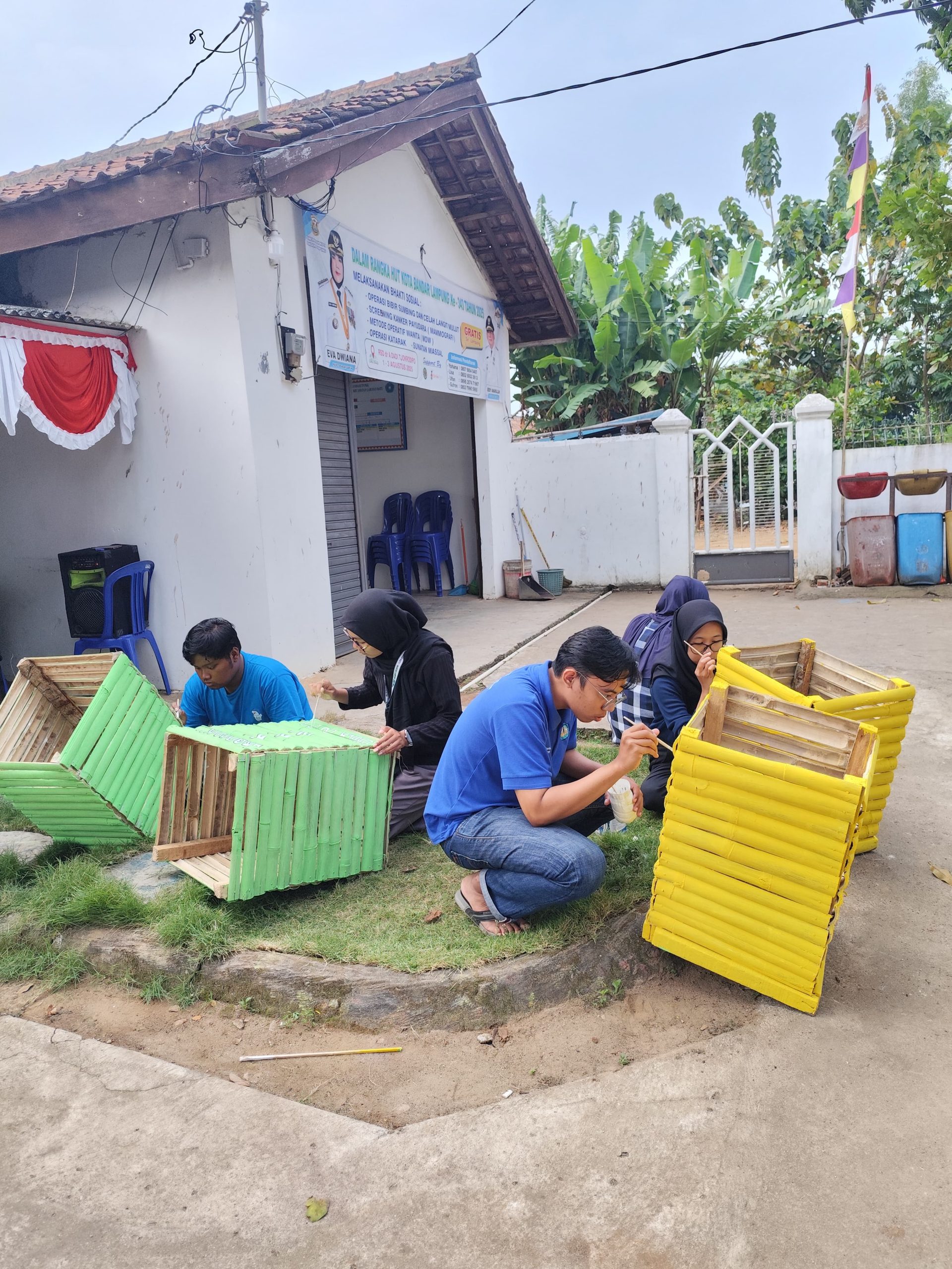 Finishing Program Kerja Pembuatan Tempat Sampah dari Bahan Organik untuk Kelurahan Labuhan Ratu ...