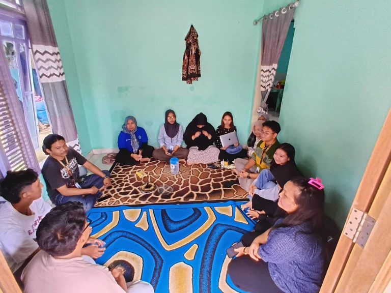 Bijak Sejak Dini di Ruang Digital, Mahasiswa KKN Way Halim Permai Gelar ...