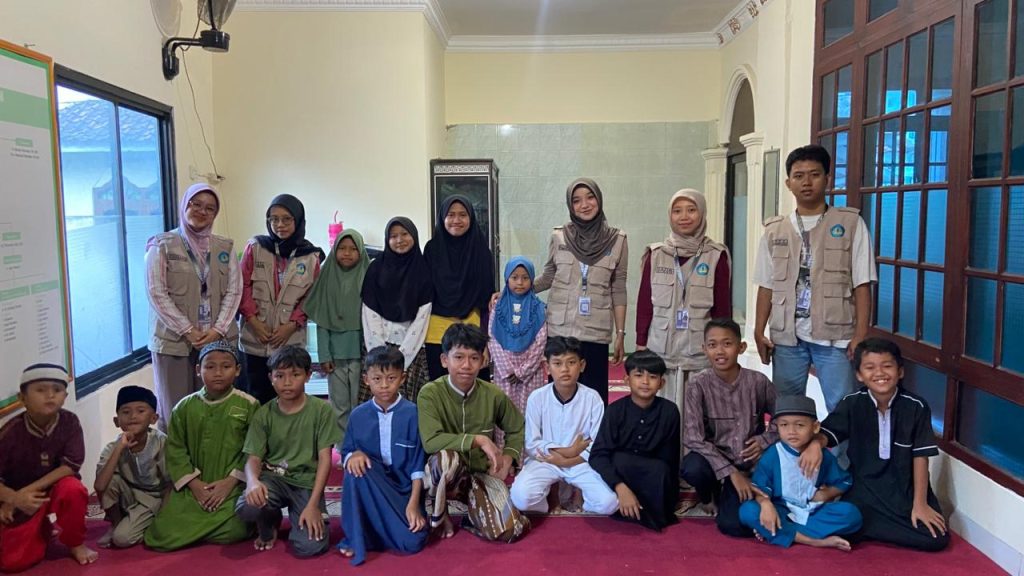 Menumbuhkan Cinta Membaca Lewat Literasi Senja, Mengisi Sore Anak-Anak ...