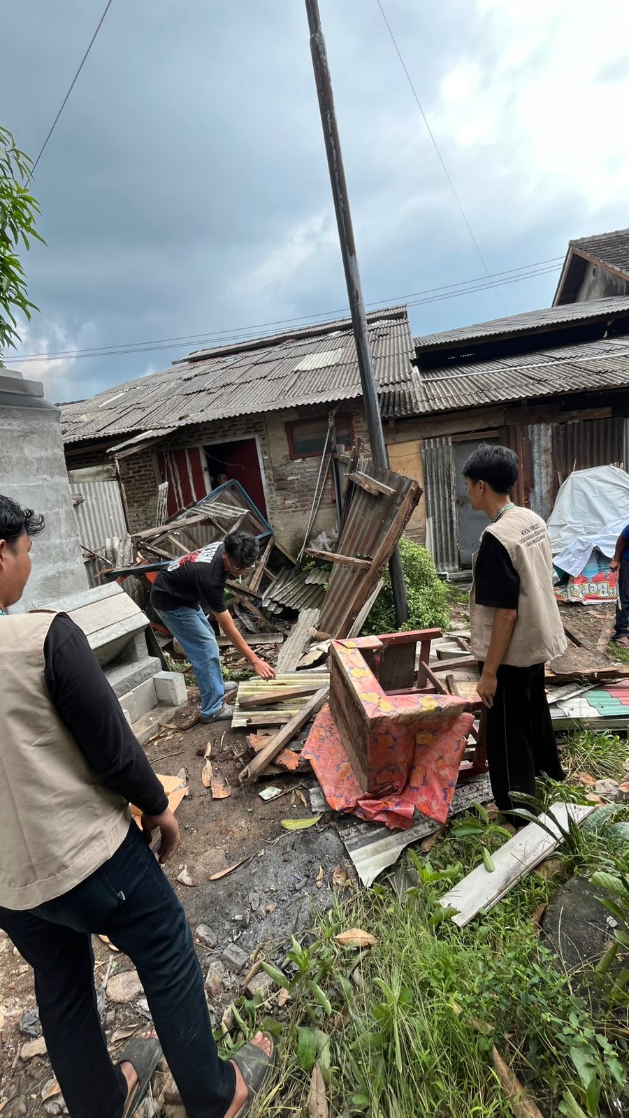 Kelompok 2 KKN Universitas Lampung Melaksanakan Kegiatan Gotong Royong ...